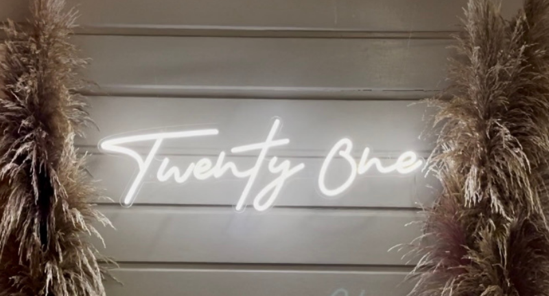 "Twenty One" Neon Sign – KANUMEZ